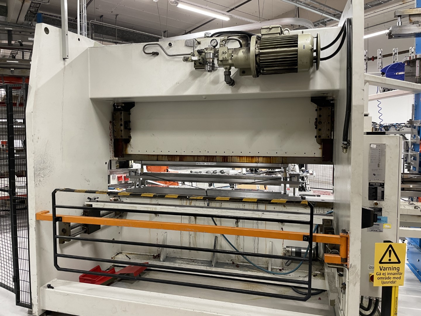 Donewell HP3B H150-3000 Cybelec DNC50 - Norima